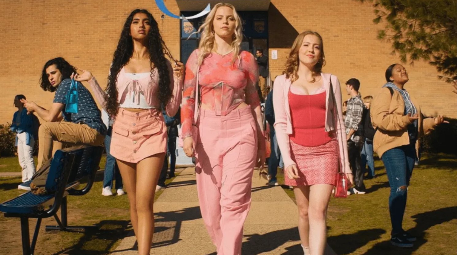 Primer vistazo a los pósteres de los protagonistas de «Chicas Pesadas» - Viernes magazine