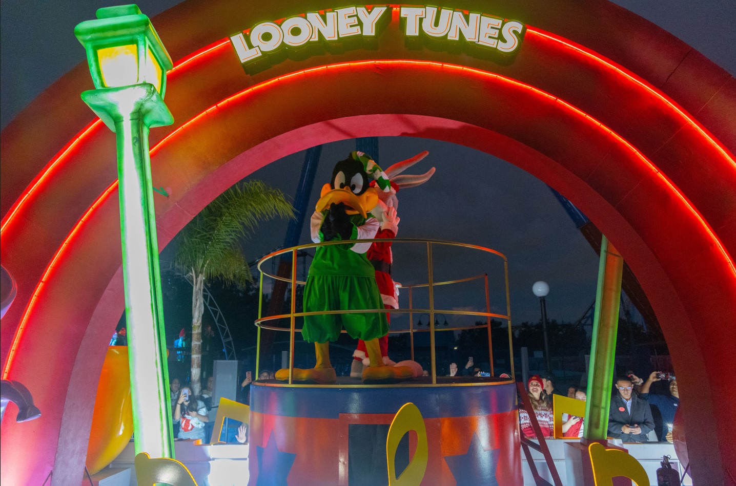 A partir de hoy disfruta la magia de la navidad en Six Flags México con ...