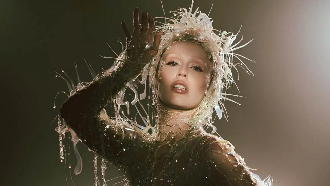 El álbum visual "Miley Cyrus: Something Beautiful" - Viernes magazine